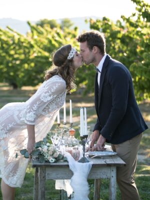 Un mariage vintage dans les champs de cerisiers de Provence – La Sœur ...