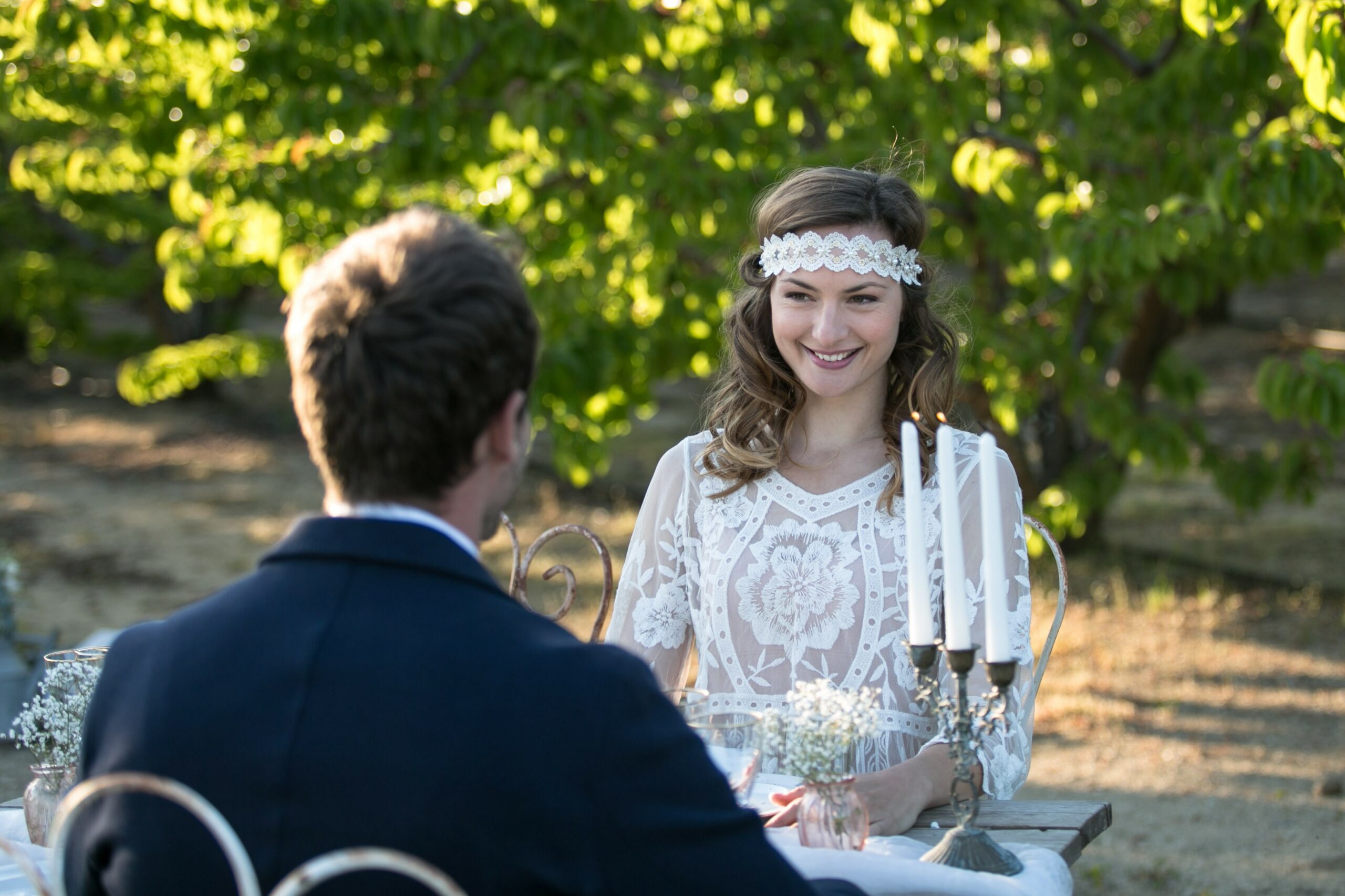 Un mariage vintage dans les champs de cerisiers de Provence – La Sœur ...