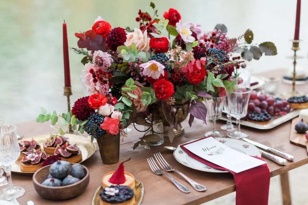 Un mariage Kinfolk rouge passion – La Sœur de la Mariée